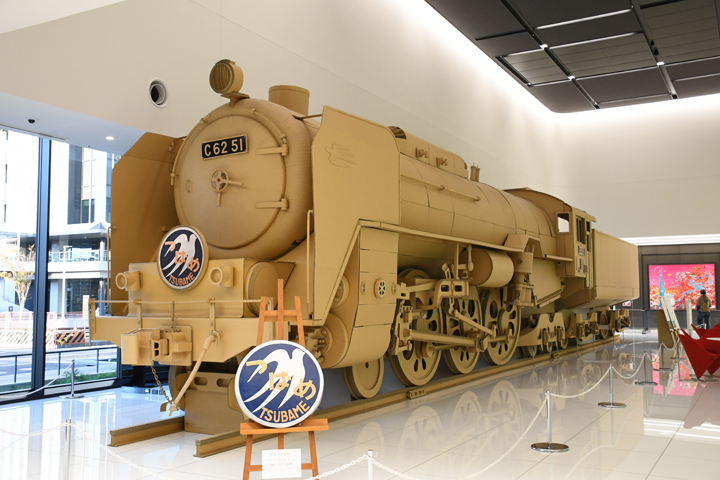 祝！！ギネス世界記録認定！島英雄さんが作った段ボール製実物大C62形蒸気機関車。 – 中京テレビ:稲見駅長の鉄道だよ人生は!! ～各駅停写の旅～